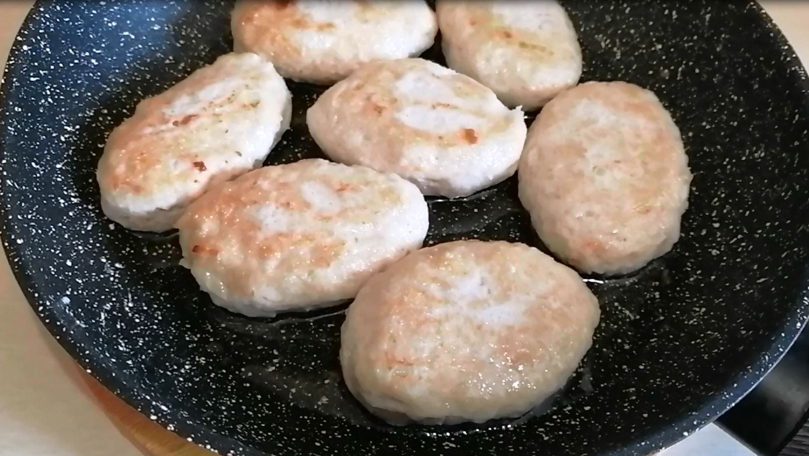 КУРИНЫЕ КОТЛЕТЫ с Манкой. Котлетки всегда получаются СОЧНЫЕ и ВКУСНЫЕ. РЕЦЕПТ Простой