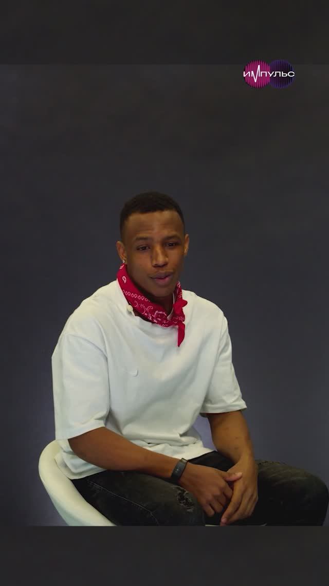 Студент НГТУ Иван Ваффо прочитал стихотворение Окуджавы "Ваше Величество, женщина"