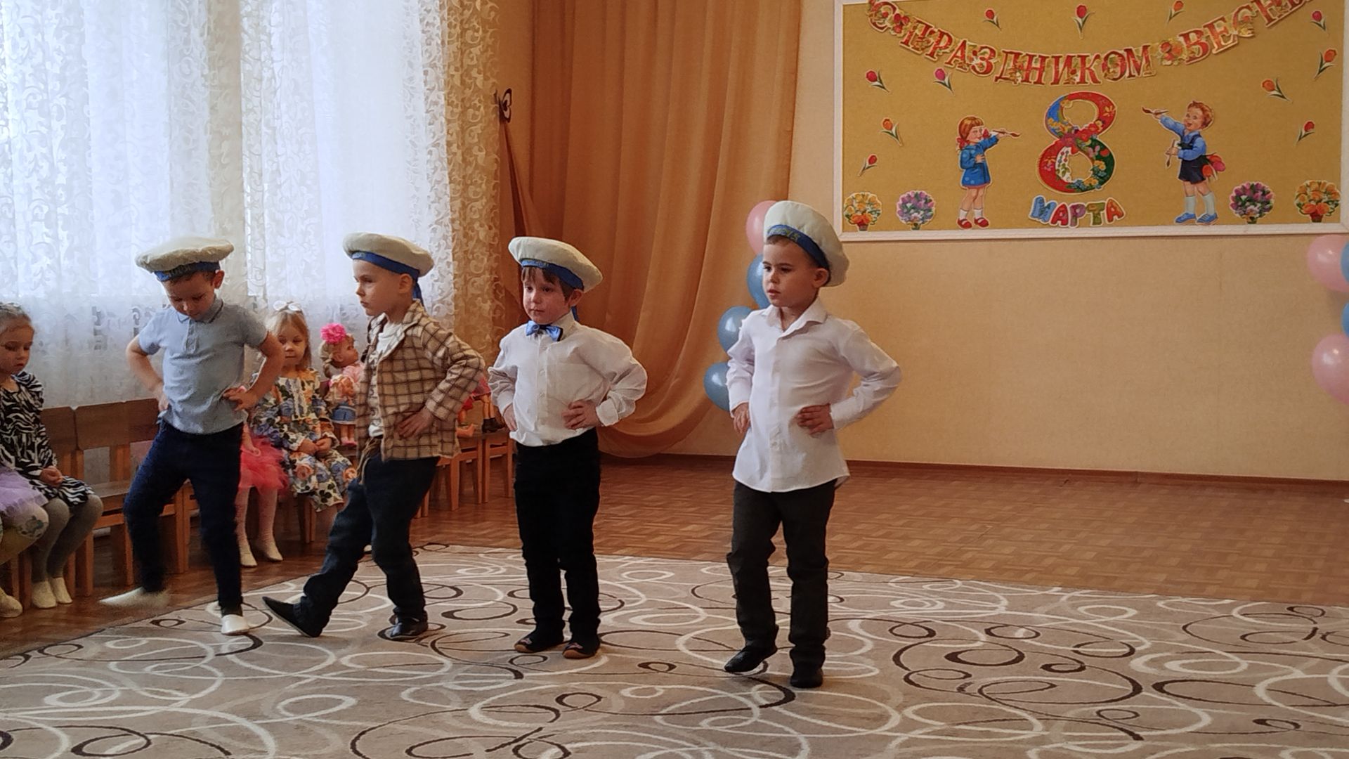 ТАНЕЦ МОРЯКОВ ЯБЛОЧКО