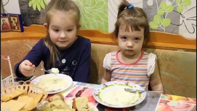 ВЛОГ МАЛЕНЬКИЙ САДОВНИК Сажаем Цветок Новые тарелочки