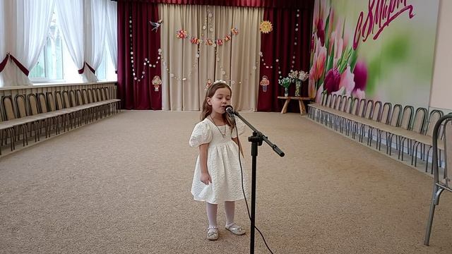 "Песенка о бабушке", Исполняет: Емузова Сиана, 4года