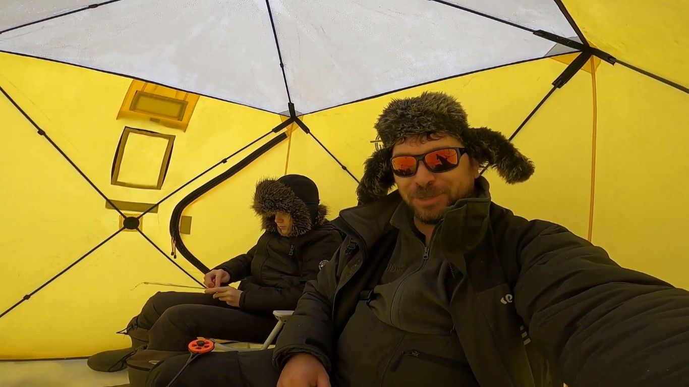 Рыбалка на реке. Кто умеет тот ловит.)))