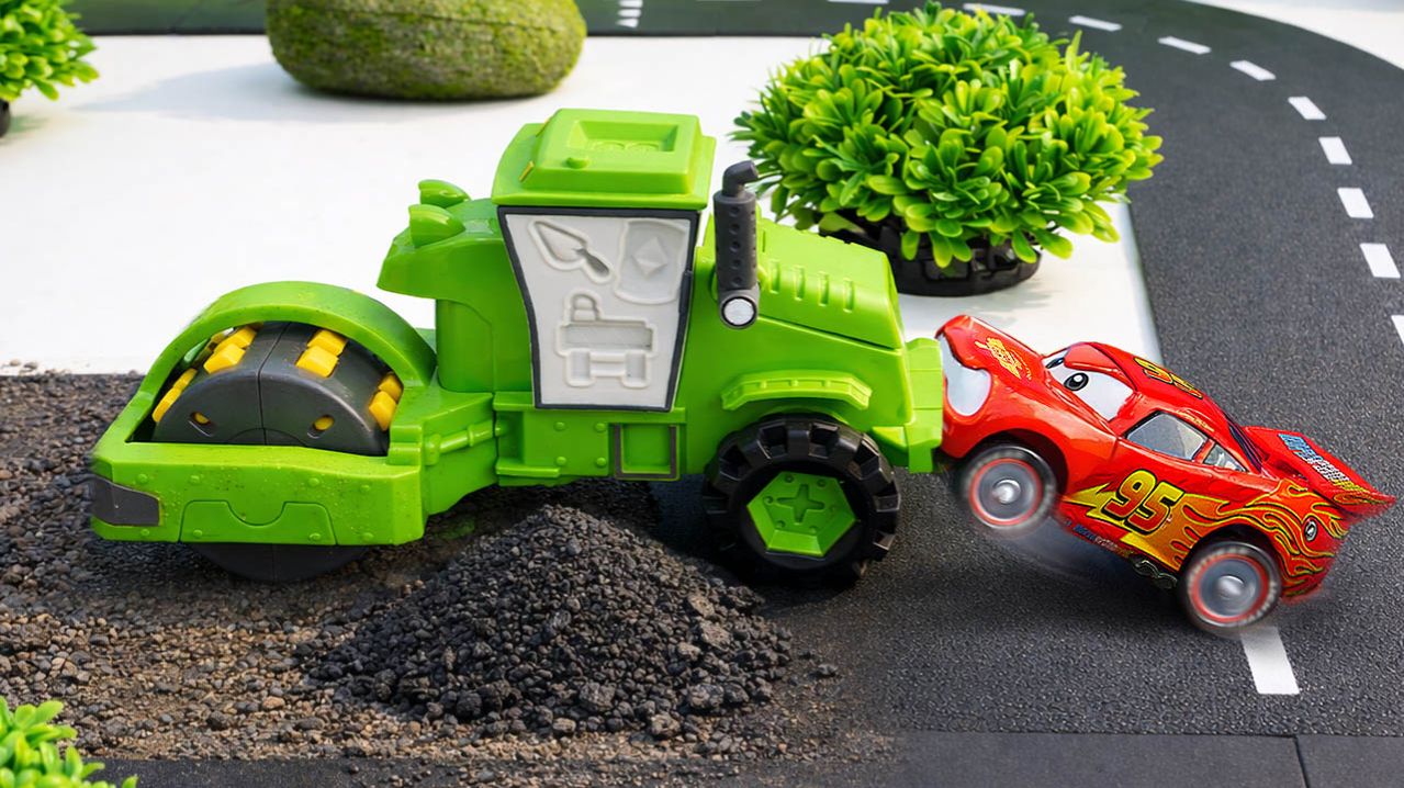 Молния Маквин испортил гоночный трек!