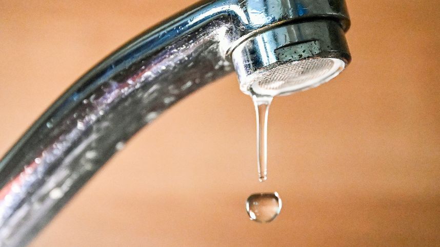 Воруют соседи? Почему из крана льется то холодная, то горячая вода