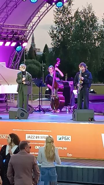 Музыка, главное текст, в описании этого видео, возможно это вам нужно, 4