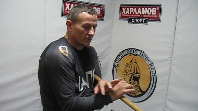 2017 год. Как с помощью палки нарабатывать рычаг локтя.