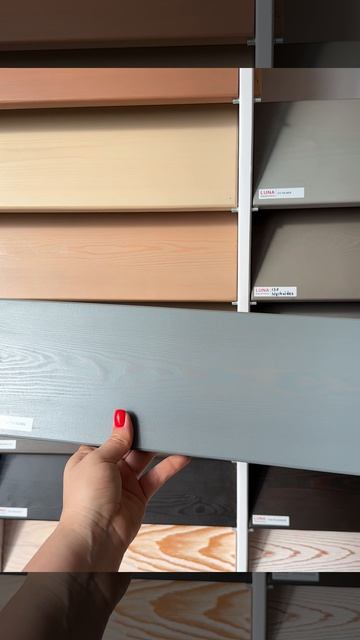 Цвет 7000 Fehgrau на лиственнице