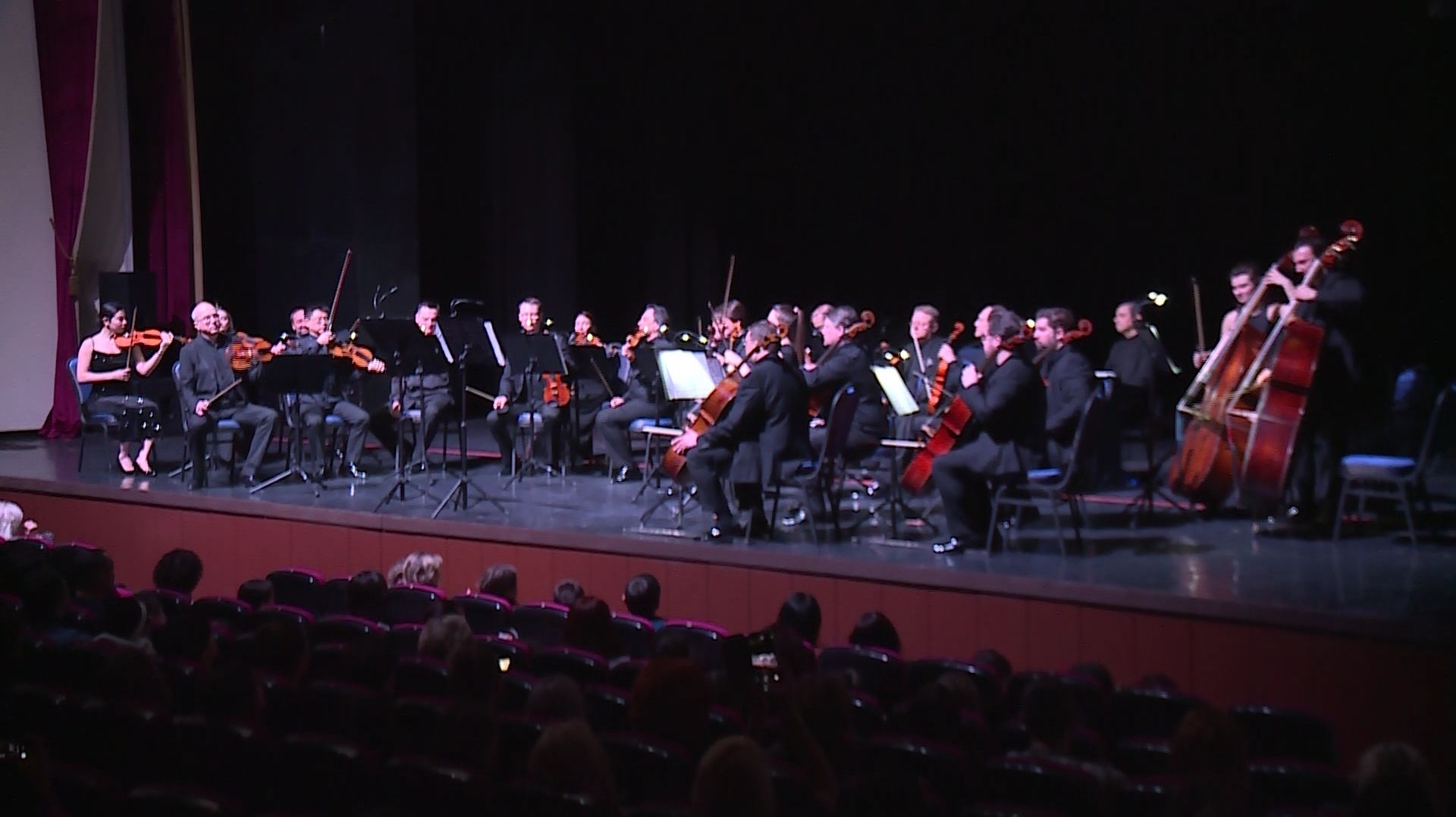 «Виртуозы Москвы» сыграли в Нефтеюганске произведения Баха и Вивальди