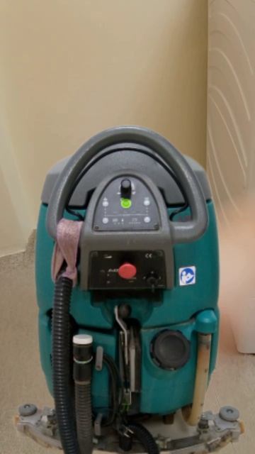 поломоечная машина т5 в помещение Куи в туалете.