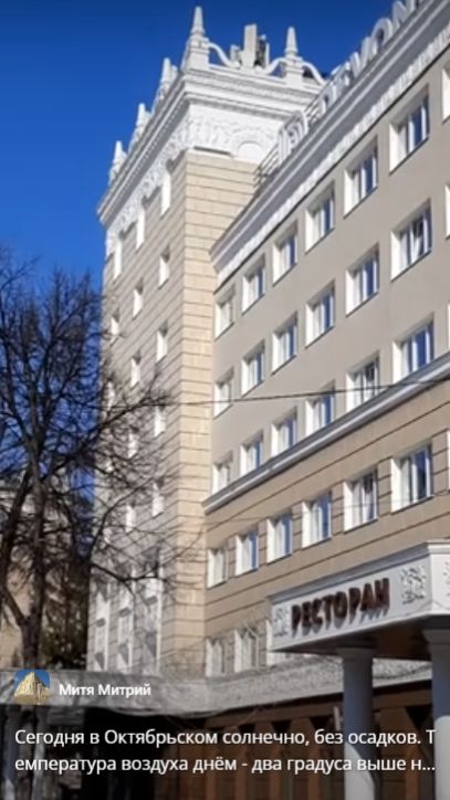 Сегодня в Октябрьском солнечно, без осадков. Температура воздуха днём - два градуса выше нуля☀️😊🏛