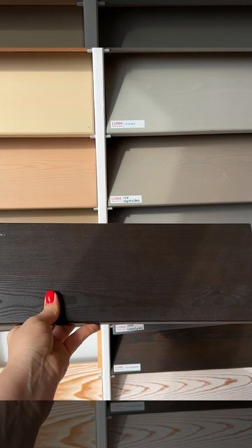 Цвет 118 Chocolat на лиственнице