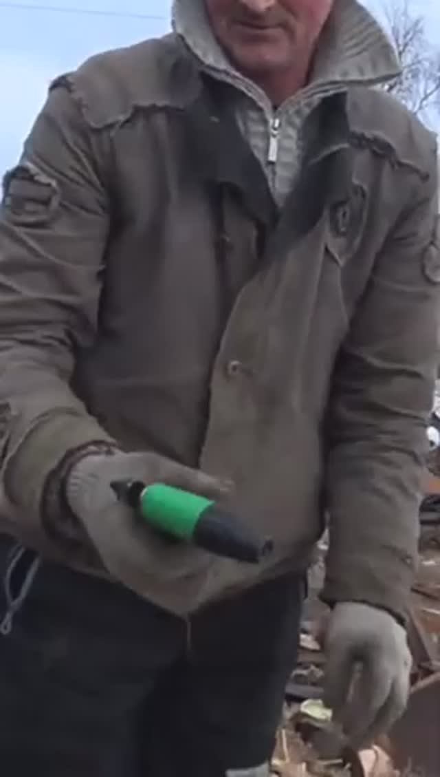 под печкой нашёл пистолет shorts