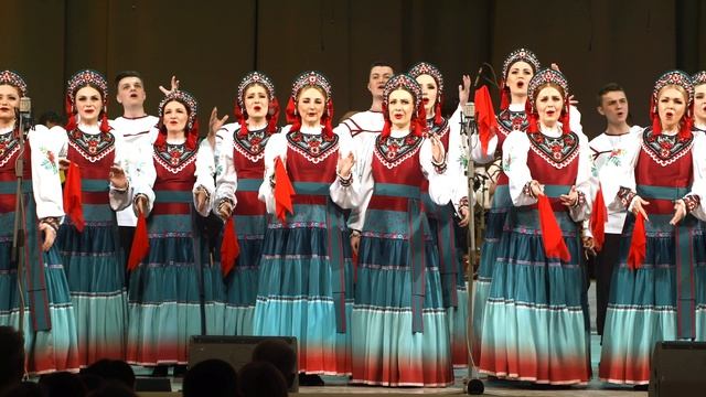 Хор Пятницкого - Сизых моих да два голубя, По лужеченьку