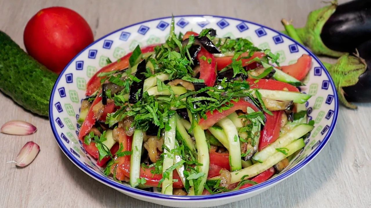 Салат из баклажанов с помидорами — готовится легко, просто и быстро! Рекомендую приготовить!#101