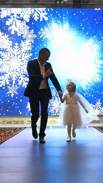 Подиум с папой