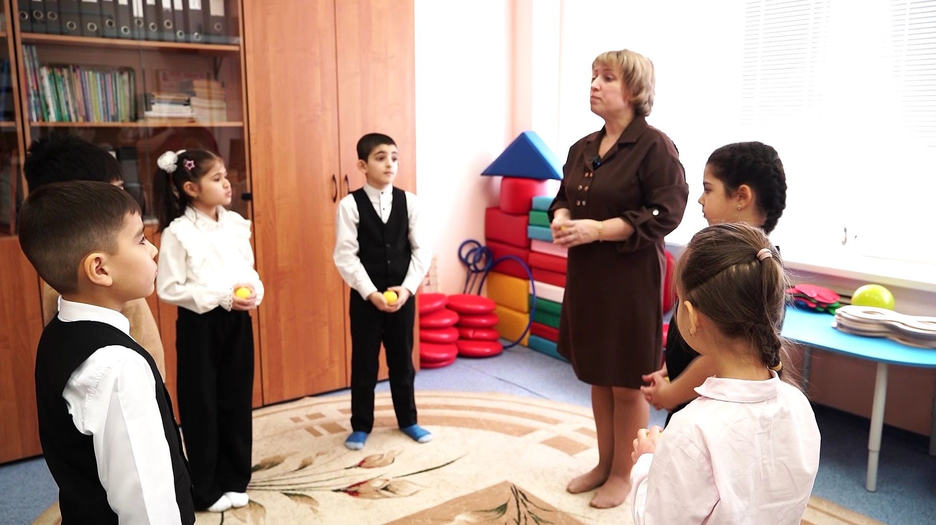 В Нефтеюганске детям мигрантов помогают освоить русский язык