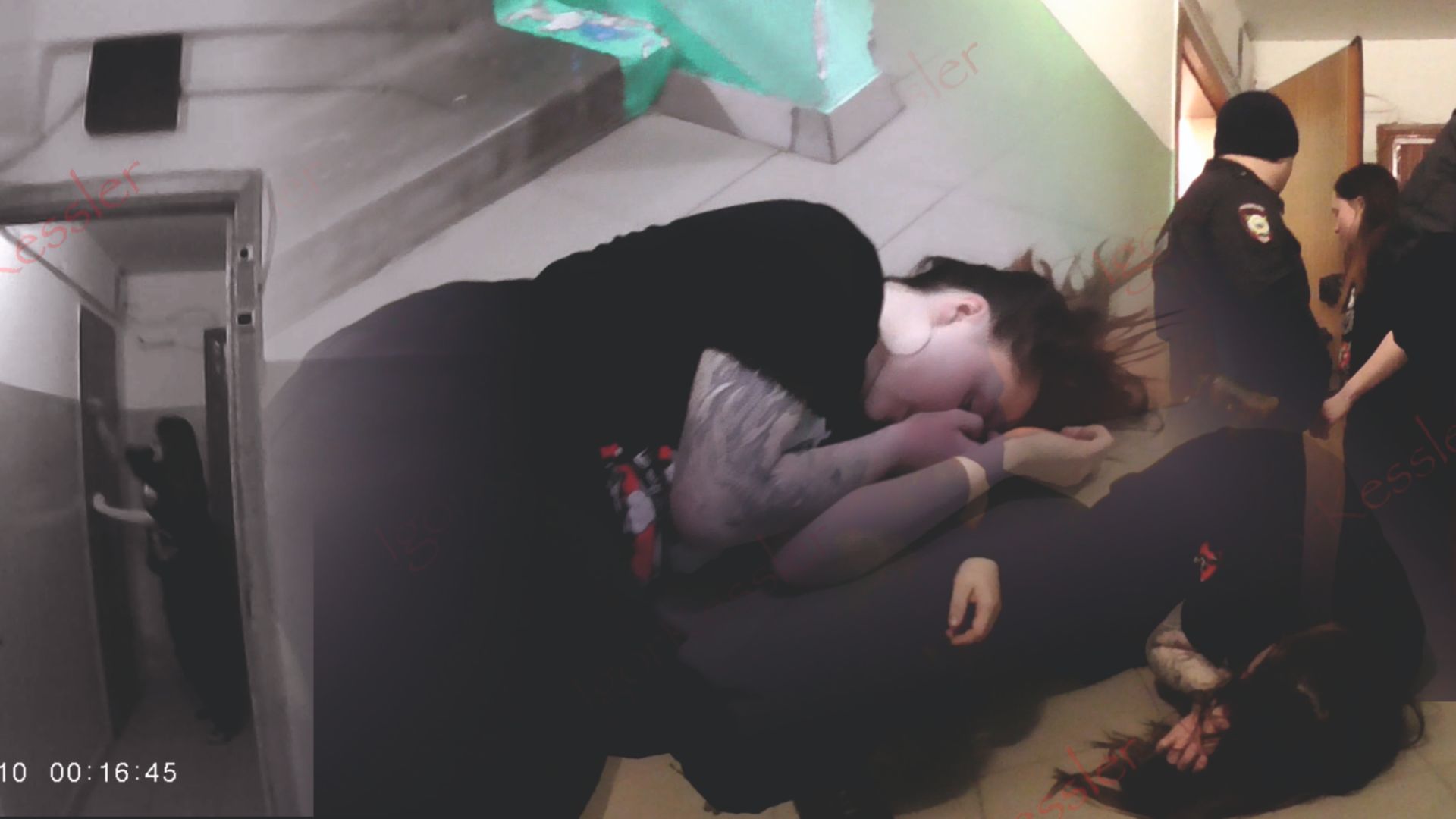 Психоз пришёл к девушке, после возлияний компаний в Сургуте