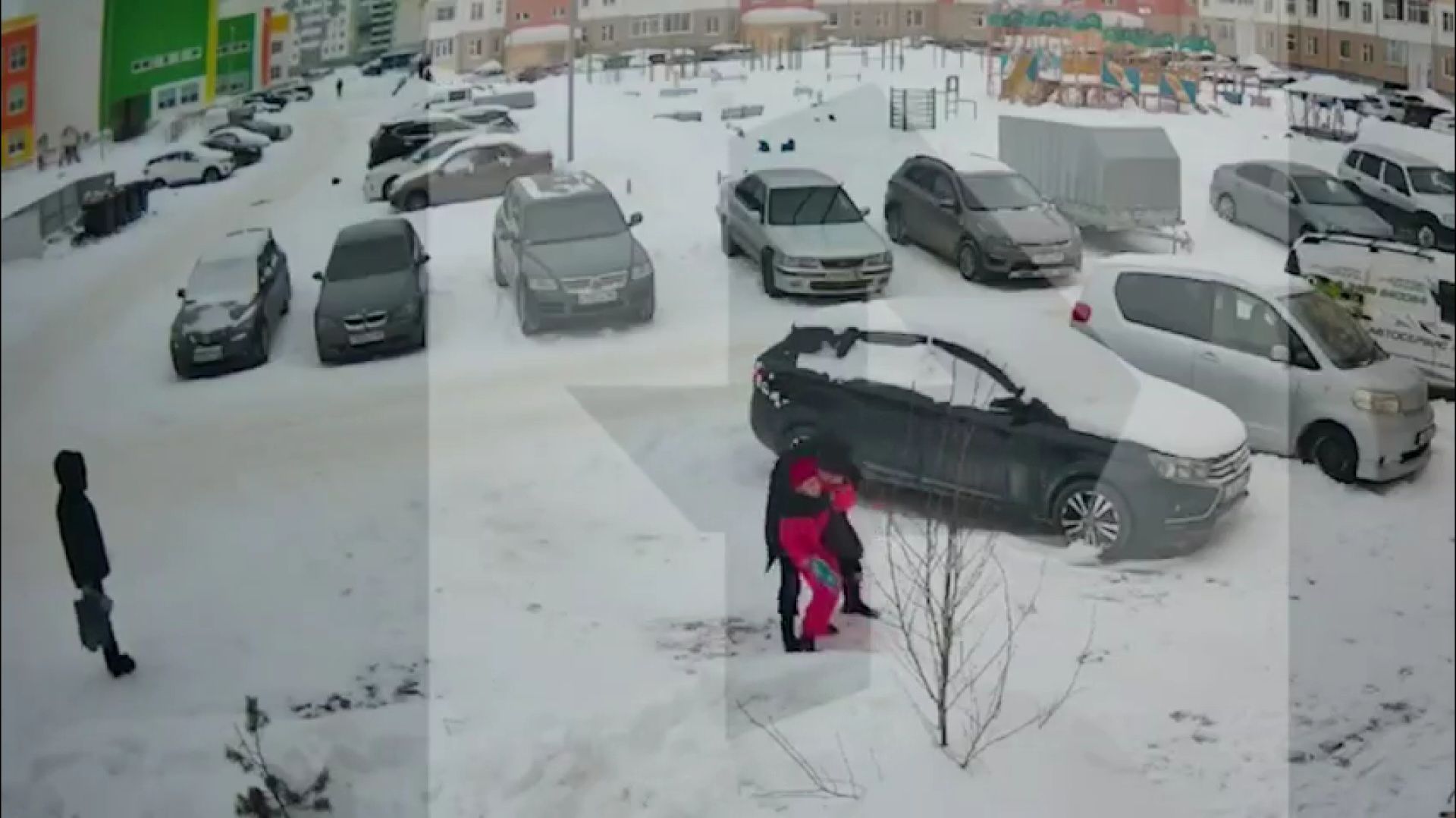 «Ребёнку никто не поможет»: в Нижневартовске соседи помогли остановить нападение на девочку