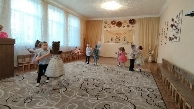 У МАМОЧКИ ЛЮБИМОЙ. ТАНЕЦ.