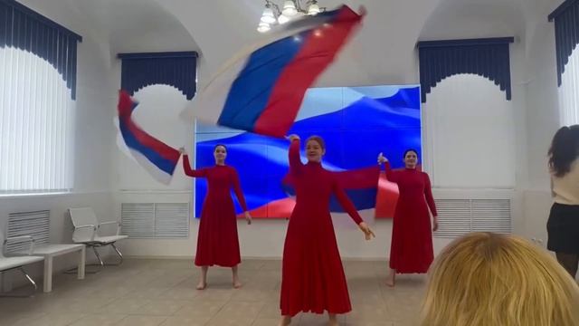 Волшебство флагов: Яркое открытие концерта!