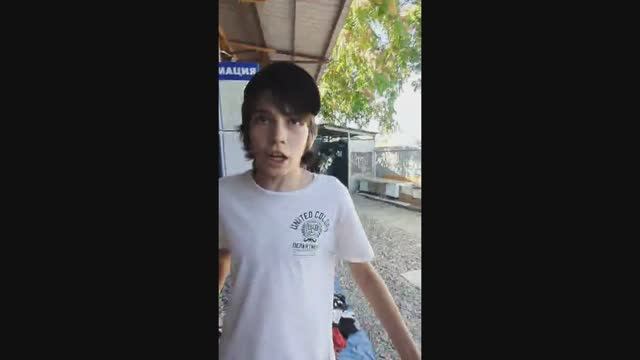 Хулиганы малолетние с камнями на социальном рынке в Сочи.