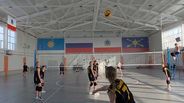 Волейбольные баталии в спорткомплексе «Лидер»