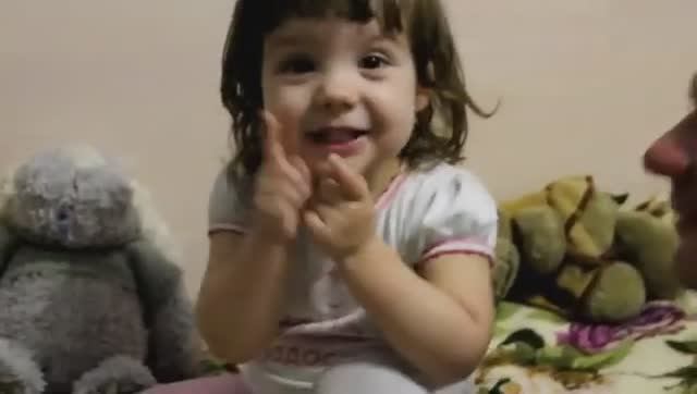 ИГРАЕМ С ПАПОЙ, кто нарисовал на двери ?