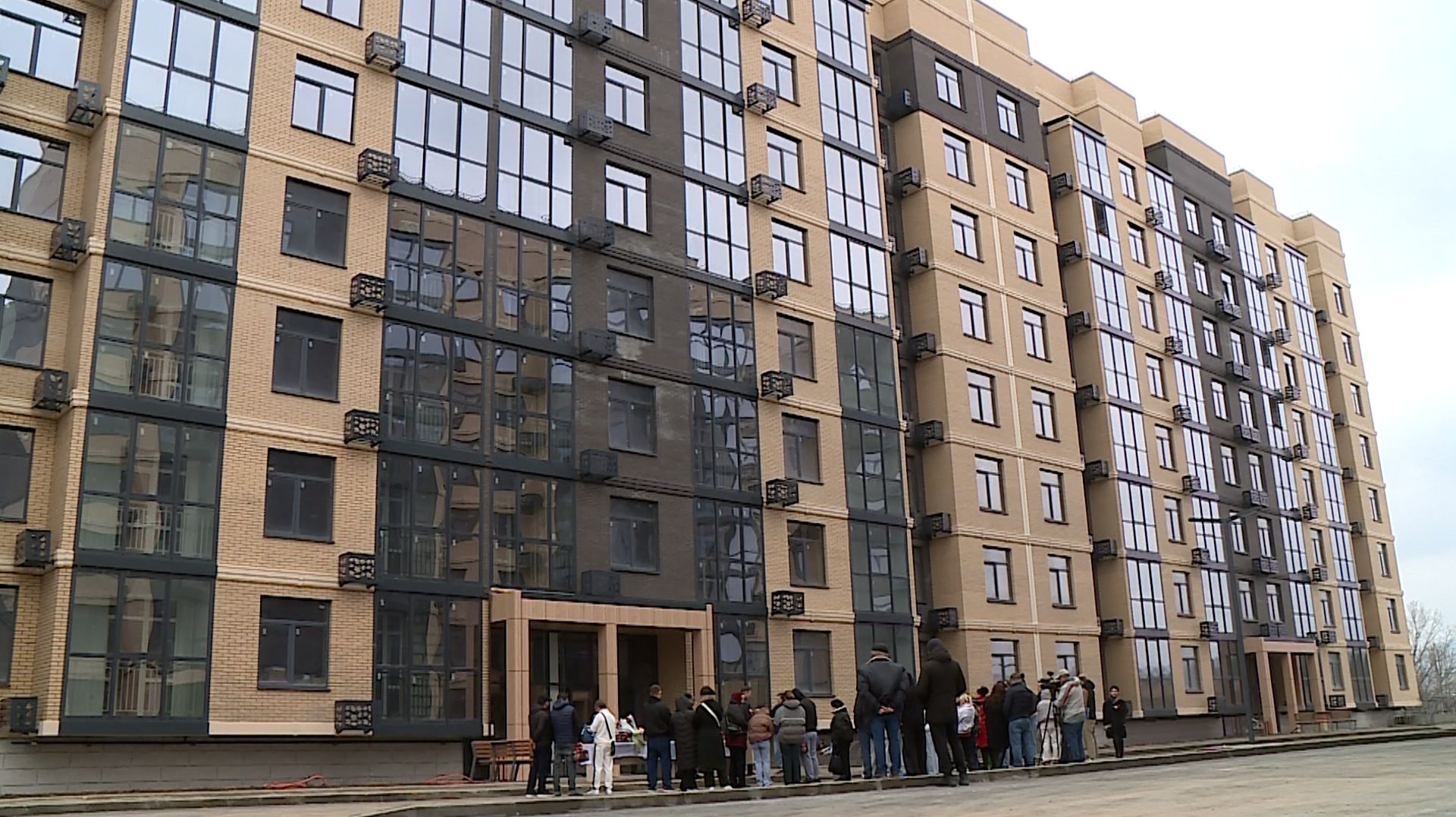 Детям-сиротам выдали ключи от квартир в Пятигорске