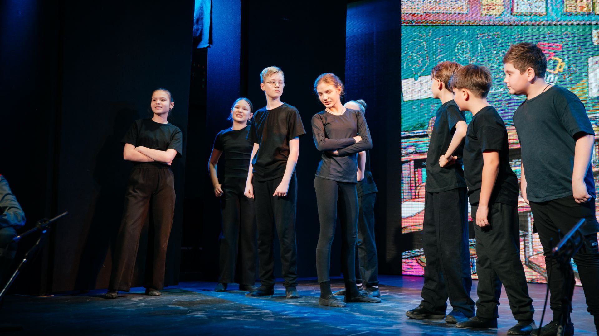 Группа Понедельника 10-12 лет Стих в движении А. Барто "Первая любовь"