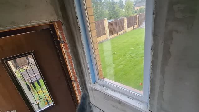 Установил откосы и подоконники. Внутренняя отделка крыльца.