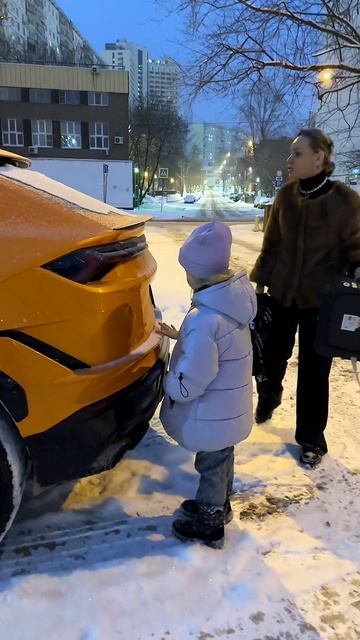Взяли Lamborgini на прокат прямо во дворе 🙈🏎