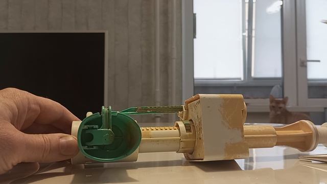 Клапан подачи воды в бачок унитаза Геберит.