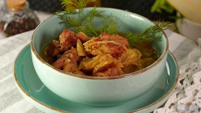 СВИНИНА, ТУШЕННАЯ С ГРУШЕЙ И ГОРЧИЦЕЙ