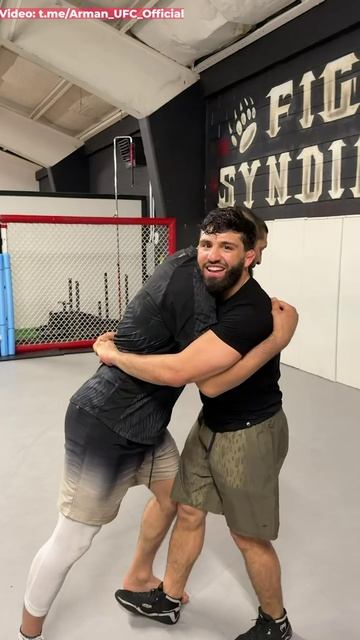 «Он всегда готов!» Царукян попытался БРОСИТЬ Чимаева