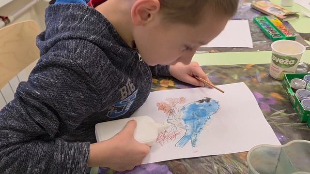 В Доме детского творчества дети освоили интересную технику рисования солью