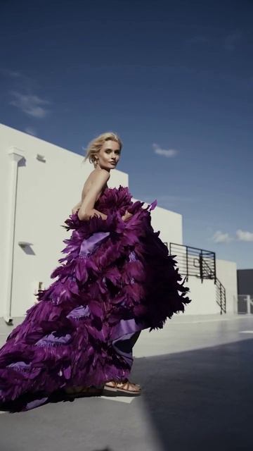 Clap Bass - Guitar Brass and Synth Funk. Модный стиль. Музыка для вашего блога.