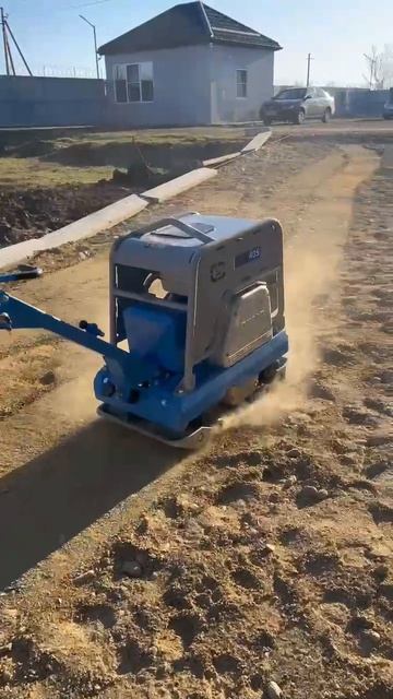 Виброплита Cimar CPC-405 работает на объекте в Краснодаре