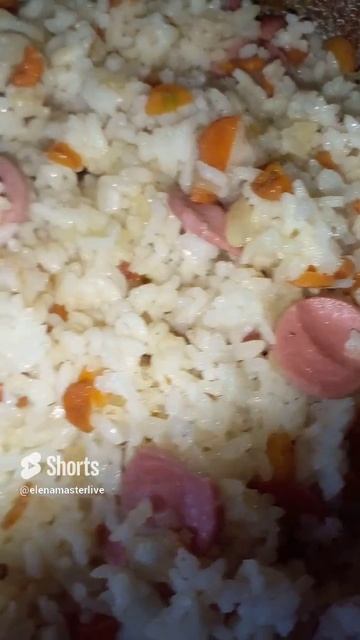Вкусно. Еда. Рис с овощами. Сосиски. Лук. Морковь. Рецепт. Как приготовить рис. Домашняя еда. Лайк!