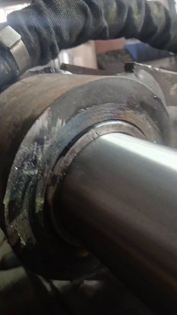 Установка втулок и пальцев в стрелу CAT 432D после восстановления