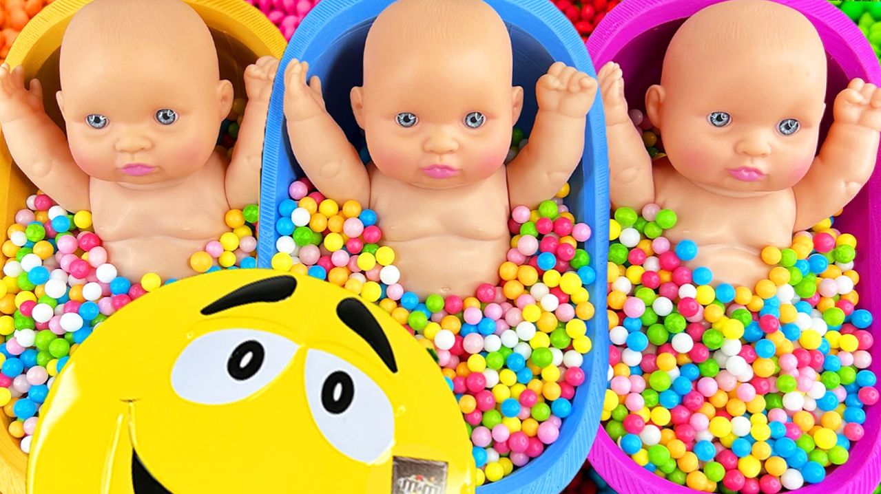 Мультики для детей. Яркие шарики в ванночках с милыми куклами. Смотреть онлайн для детей и малышей.