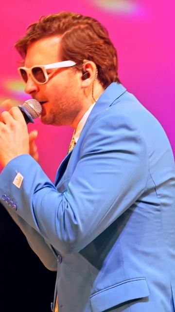 Живая группа, которая умеет держать зал