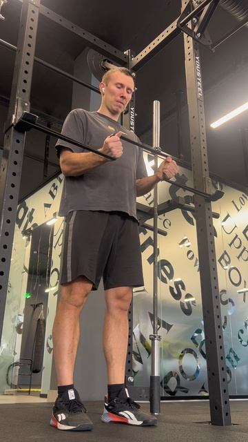 Изометрическое удержание резины с супинацией