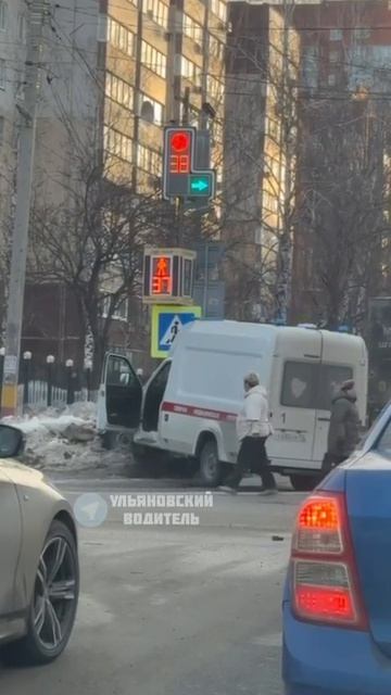 Кольцо Нариманова. ДТП с участием скорой помощи и газели. Создалась пробка