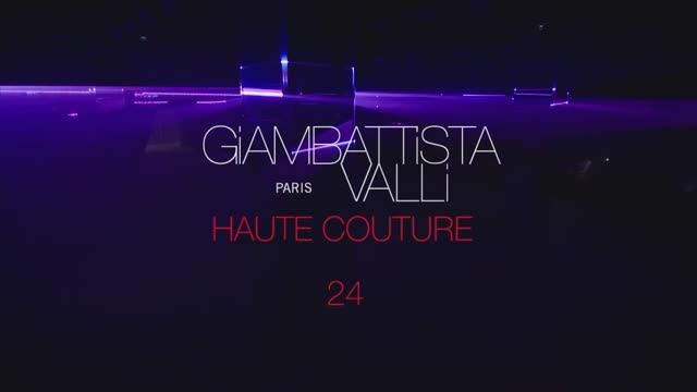 Показ коллекции Giambattista Valli весна-лето 2024