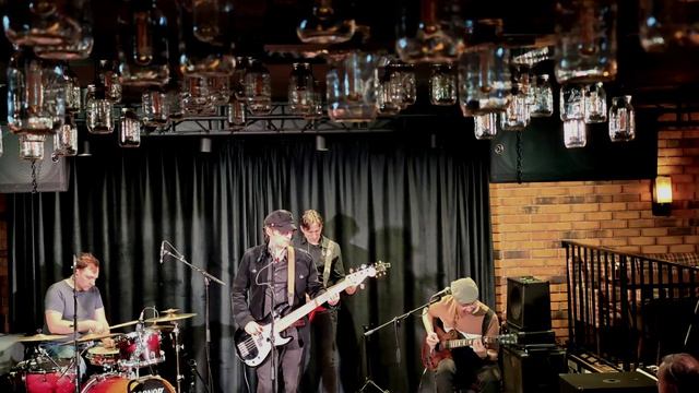 НЕЙРОНЫ - Тенью осьминога (Live, кафе Пушкарёв)