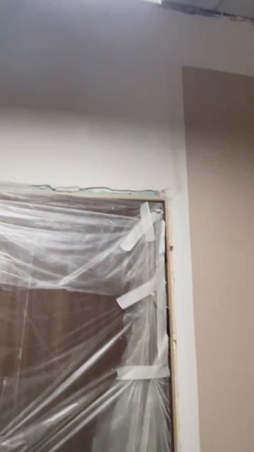 Бесшовные композитные обои и Архитектурный текстиль в отделке подъезда новостройки