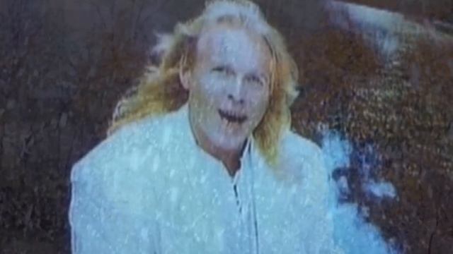 Памяти музыканта (Memory of a musician), композитора и певца Криса Кельми.