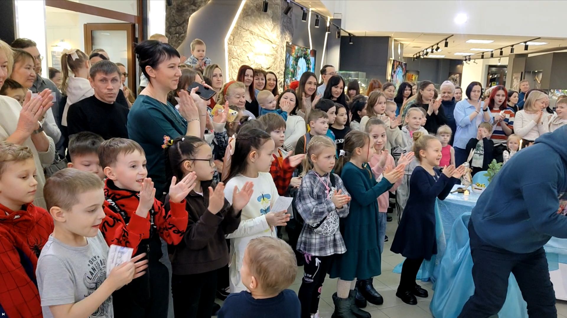 Семейный фестиваль «Фарфор в стране чудес»