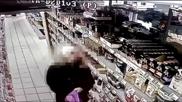 Ворует в Омских магазинах, будьте внимательнее