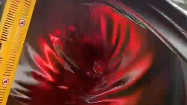 Натянутое ПВХ-полотно легко восстанавливает форму, если нагреть инфракрасной грелкой.